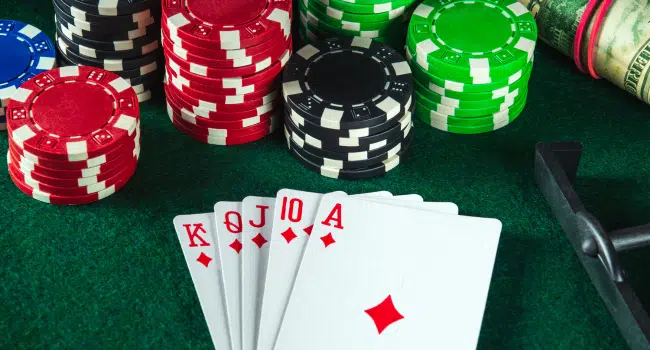 5 Reasons Why A Personalized Poker Set Makes The Perfect Gift - KULFIY.COM