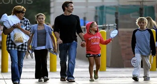 Alexis Knief, Timothy Olyphant Wife, Children, Net Worth, Age, Height ...